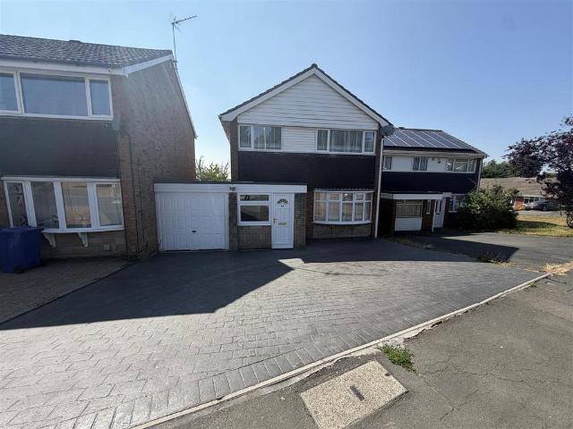 Woodbury Road, Halesowen, West Midlands 3 bed link detached house to rent £1,295 pcm £299 pw
