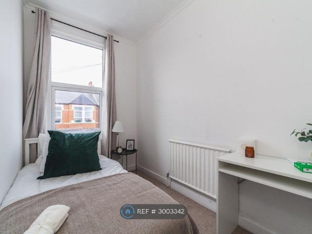Woodbury Street, London SW17, Room to rent, £725 pcm | PrimeLocation