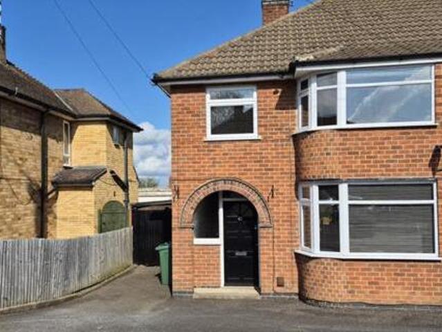 Woodgate Drive, Birstall, 3 Bedroom Semi detached
