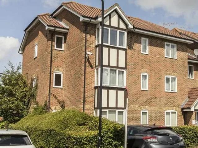 Woodgate Drive, London, SW16 5YP, United Kingdom | 2 bed apartment for rent #138147882 | Rentberry