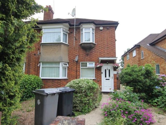 Woodgrange Close, Kenton HA3, 2 bed flat to rent, £1,800 pcm | PrimeLocation