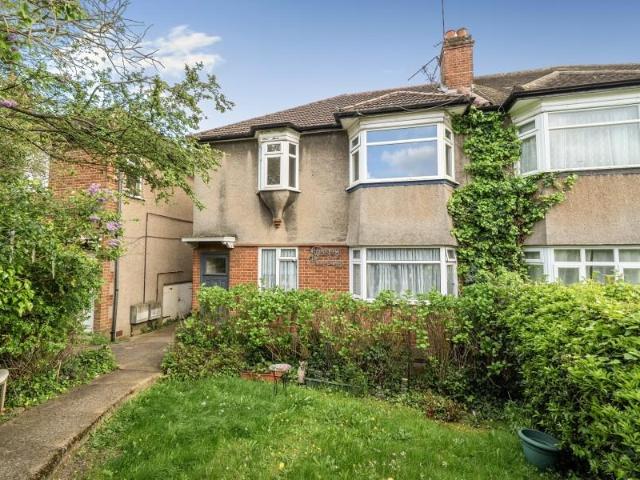 Woodgrange Close 2 bed maisonette to rent £1,800 pcm £415 pw