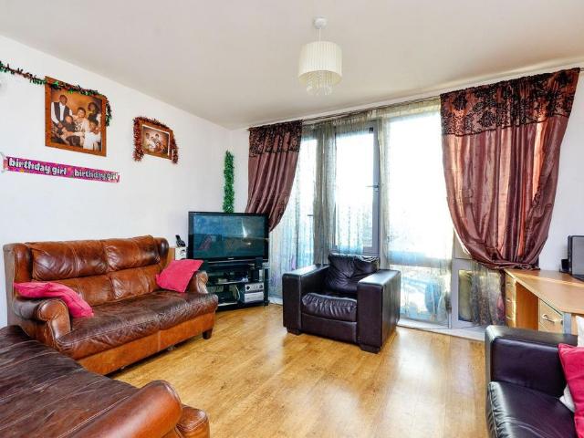 Woodgrange Road, Forest Gate, London, E7 3 bed flat to rent £4,000 pcm £923 pw