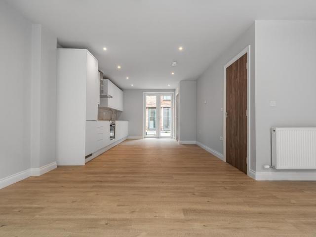 Woodgrange Road, Forest Gate, London, E7 4 bed house to rent £3,750 pcm £865 pw