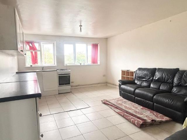 Woodgreen Road, Leicester LE4, 2 bed flat to rent, £1,100 pcm | PrimeLocation