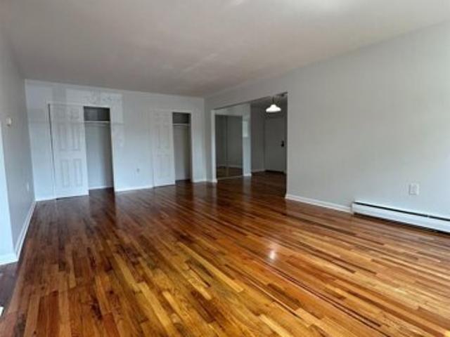 Woodedge St Unit A, Edison, Condo For Sale