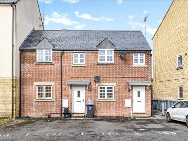 Woodford Way, Witney OX28, 2 bed flat to rent, £1,300 pcm | PrimeLocation