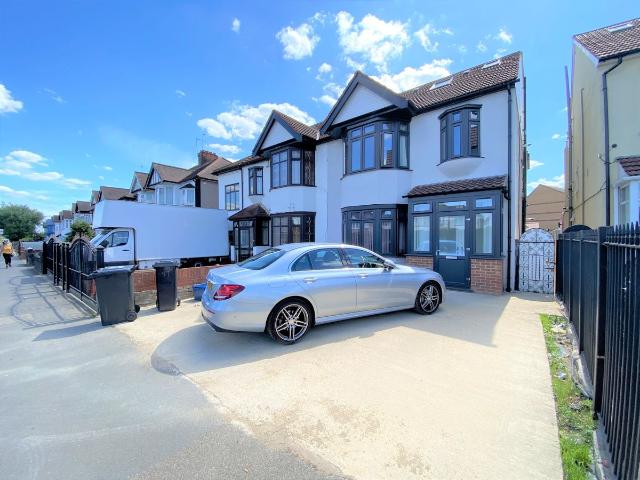 Woodford Avenue, Gants Hill IG2, 2 bed flat to rent, £2,300 pcm | PrimeLocation