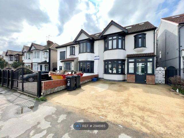 Woodford Avenue, Ilford IG2, Studio to rent, £1,400 pcm | PrimeLocation