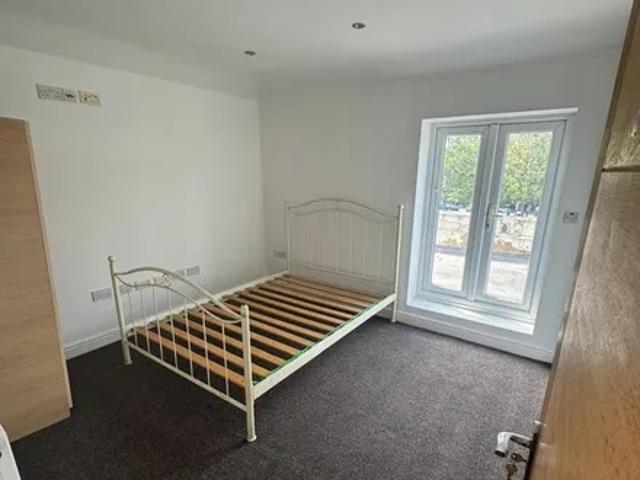 Woodford Avenue, London, IG2 6XE, United Kingdom | 2 bed apartment for rent #128740248 | Rentberry