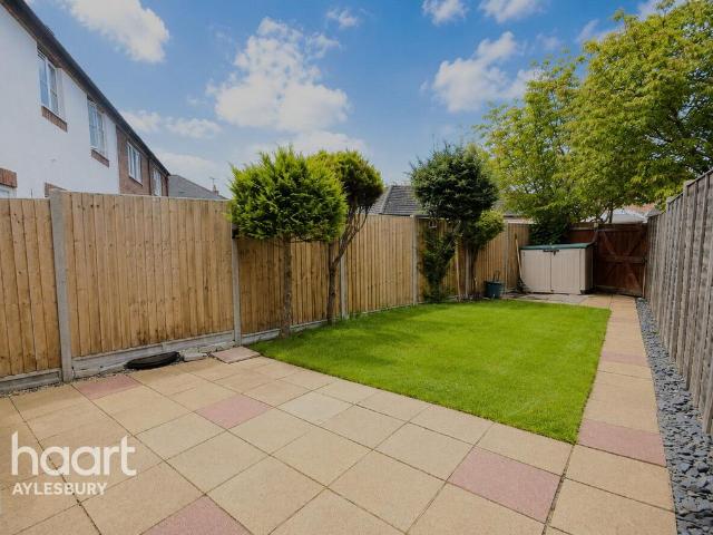 Woodford Close, AYLESBURY 3 bed terraced house to rent £1,675 pcm £387 pw