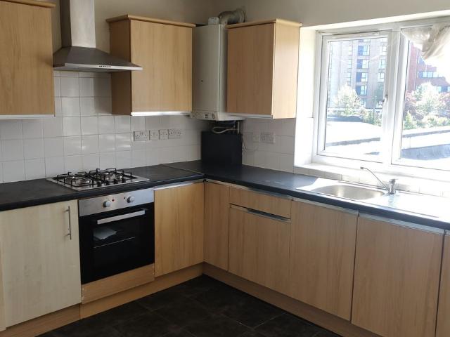 Woodford Green, Essex IG8, 2 bed flat to rent, £1,575 pcm | PrimeLocation
