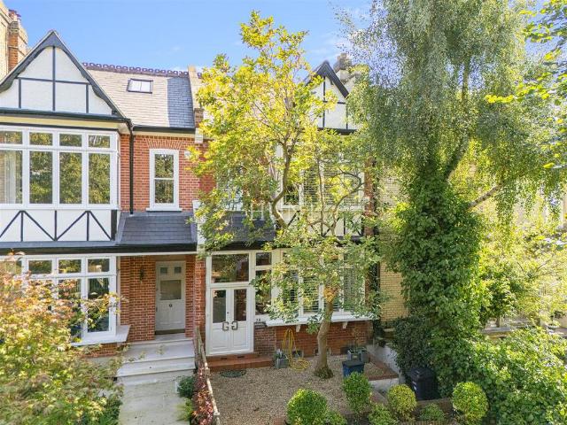 Woodford Green IG8 5 bed townhouse to rent £8,000 pcm £1,846 pw