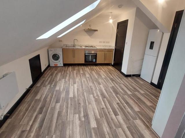 WOODFORD GREEN IG8 Studio to rent £1,450 pcm £335 pw