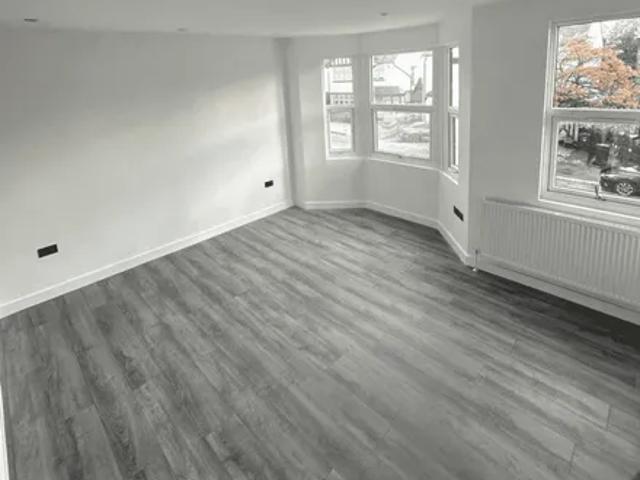 Woodford Hall Path, London, E18 2NU, United Kingdom | 3 bed townhouse for rent #134901282 | Rentberry