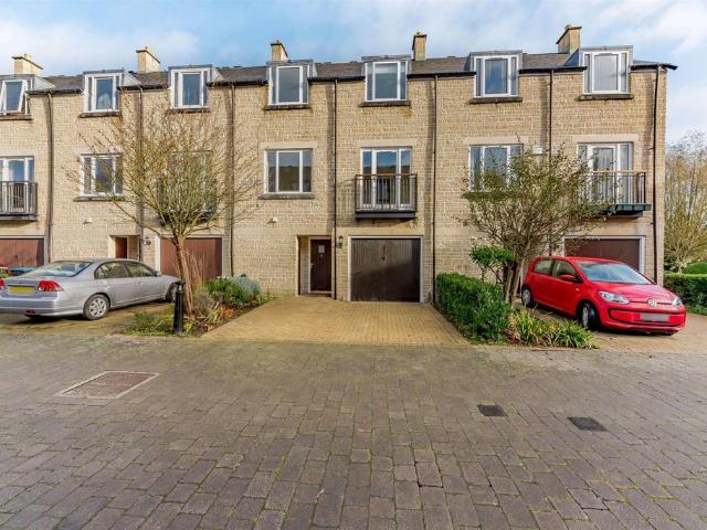Woodford Mill, Mill Street, Witney OX28 5 bed country house to rent £1,995 pcm £460 pw