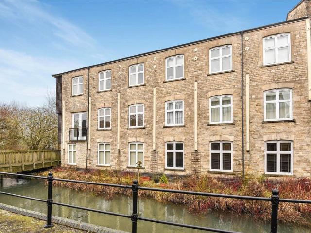 Woodford Mill, Witney, OX28 3 bed flat to rent £1,800 pcm £415 pw
