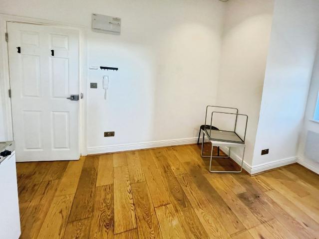 Woodford New Road, Woodford Green E18, 1 bed flat to rent, £1,100 pcm | PrimeLocation