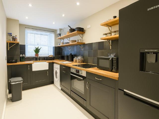 Woodford Road, South Woodford, E18 1 bed flat to rent £1,850 pcm £427 pw