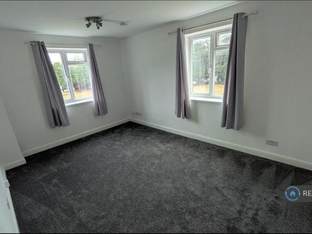Woodfield Court, Sutton, SM1 2 bed flat to rent £1,695 pcm £391 pw