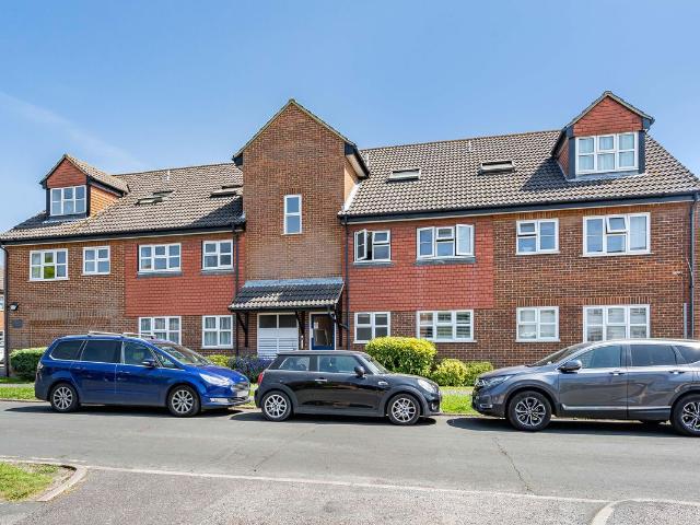 Woodfield Close, Ashtead KT21, 1 bed flat to rent, £1,295 pcm | PrimeLocation