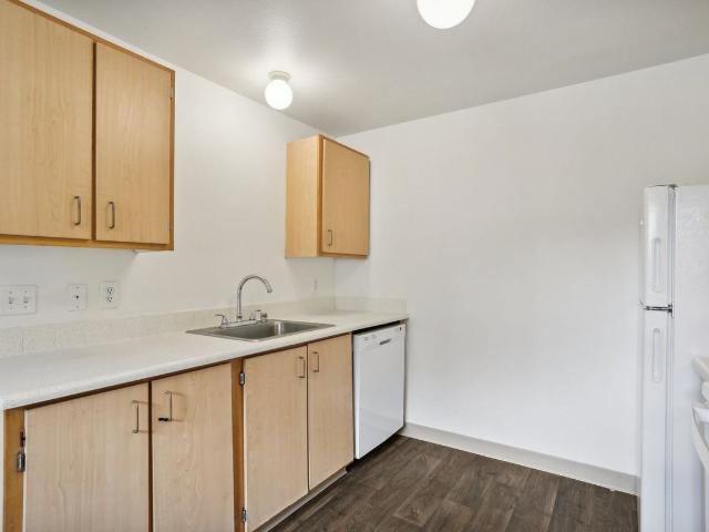 Woodfield Apartments 2 Bedroom Apartment for Rent at 412 E Novak Ln, Kent, WA 98032