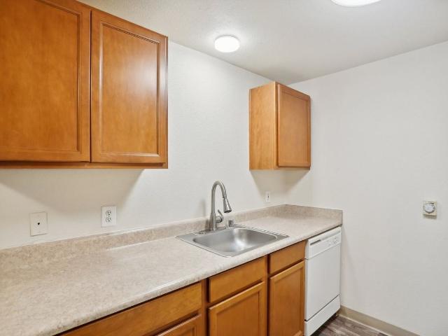 Woodfield Apartments 2 Bedroom Apartment for Rent at 412 E Novak Ln, Kent, WA 98032