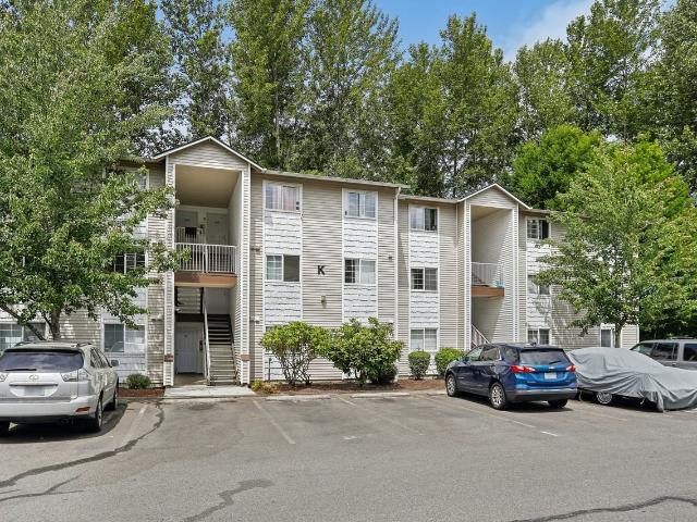 Woodfield Apartments 3 Bedroom Apartment for Rent at 412 E Novak Ln, Kent, WA 98032