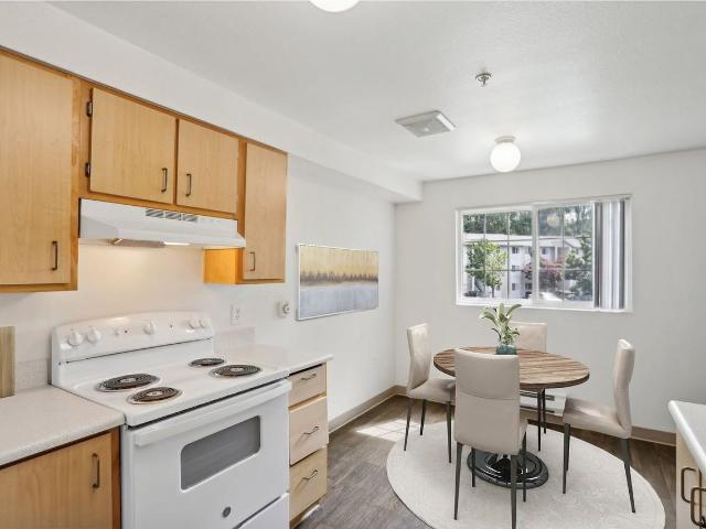 Woodfield Apartments 3 Bedroom Apartment for Rent at 412 E Novak Ln, Kent, WA 98032