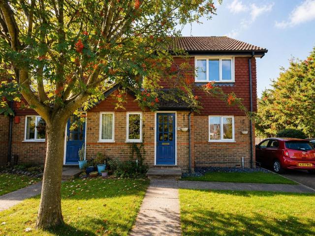 Woodfield, Ashtead KT21, 2 bed flat to rent, £1,550 pcm | PrimeLocation