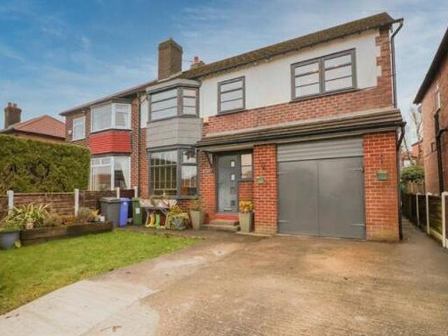 Woodfield Avenue, Hyde, 4 Bedroom Semi detached
