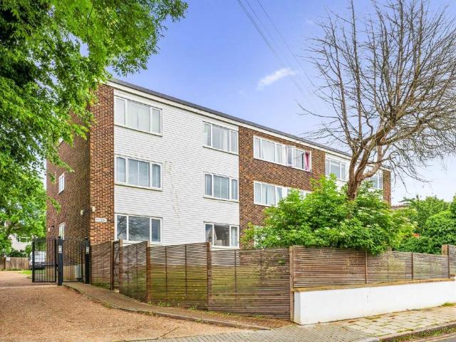 Woodfield Grove, London SW16 2 bed flat to rent £2,050 pcm £473 pw
