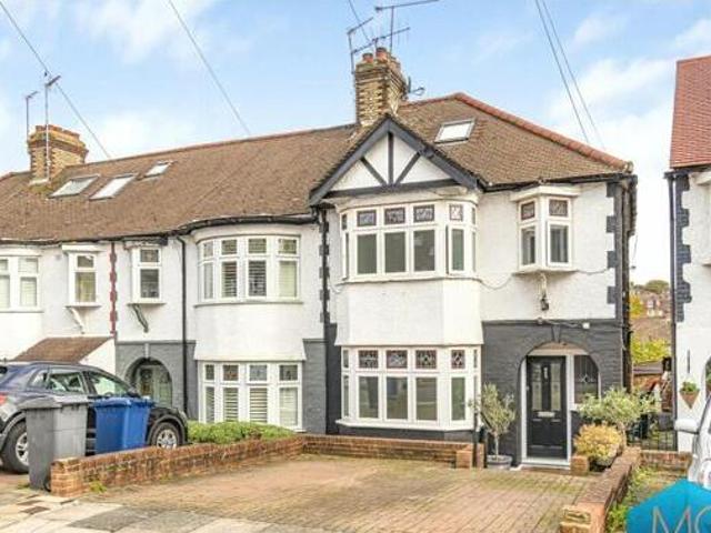 Woodfield Drive, East Barnet, 3 Bedroom End