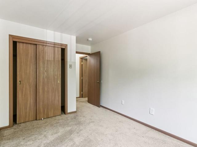 Woodfield Heights Apartments 3 Bedroom Apartment for Rent at 120 Cambridge Ave, Waukesha, WI 53188