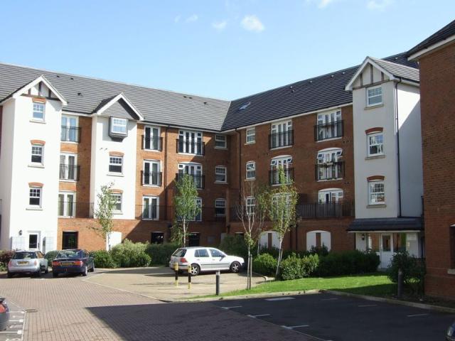 Woodfield Lodge, Crawley RH10, 1 bed flat to rent, £1,195 pcm | PrimeLocation