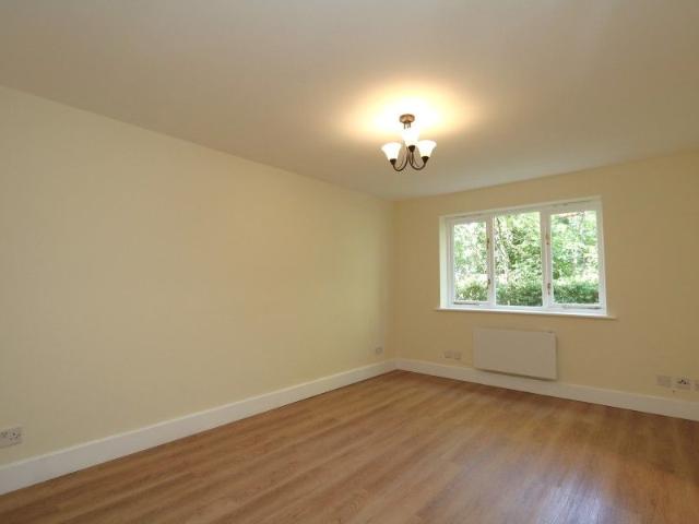 Woodfield Road, Thames Ditton, Surrey, KT7