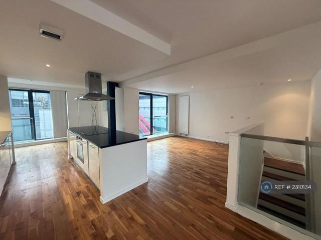 Woodfield Road, Altrincham, WA14 2 bed flat to rent £1,395 pcm £322 pw