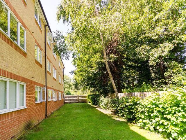 Woodfield Road, Hinchley Wood, Thames Ditton KT7, 2 bed flat to rent, £1,675 pcm | PrimeLocation