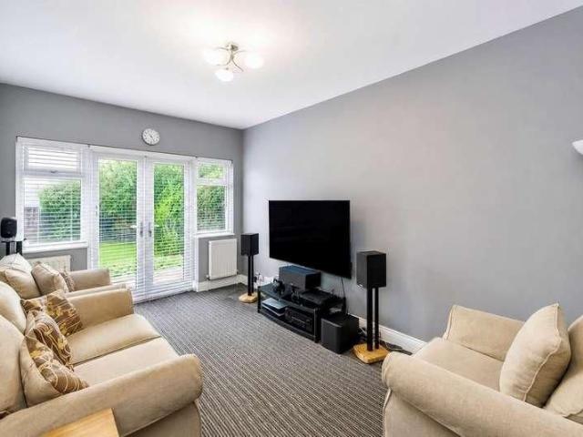 Woodfield Way, Hornchurch, RM12
