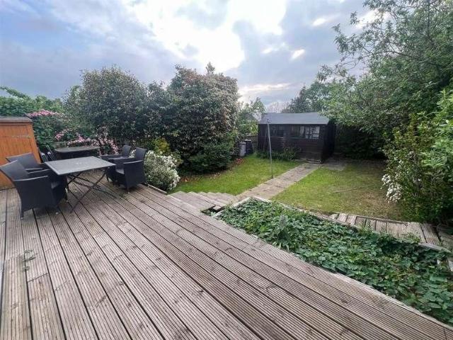 Woodfield Way, Hornchurch, RM12