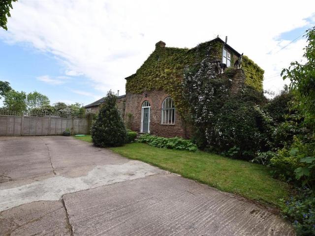 Woodfields House, Ross On Wye HR9 3 bed semi detached house to rent £1,525 pcm £352 pw