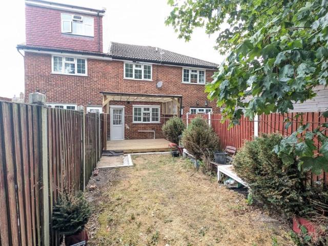 Woodhouse Close, Hayes, Middlesex UB3, 3 bed terraced house to rent, £2,100 pcm | PrimeLocation