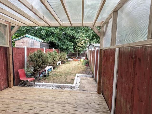 Woodhouse Close, Hayes, Middlesex, UB3 3 bed terraced house to rent £2,350 pcm £542 pw