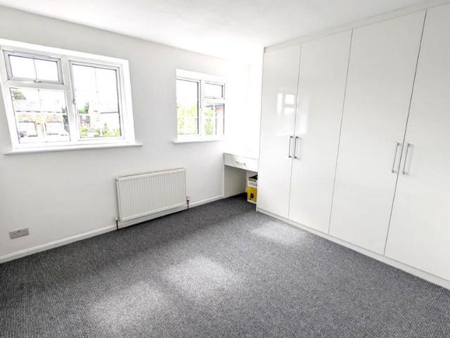 Woodhouse Close, Hayes, Middlesex, UB3 3 bed terraced house to rent £2,400 pcm £554 pw