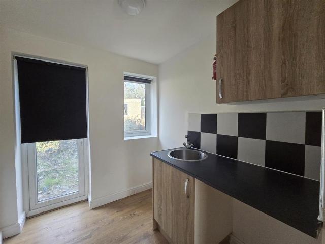 Woodhouse Avenue, Perivale, Greenford UB6, London