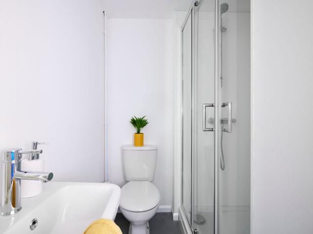 Woodhouse Flats, LS6 Premium Serviced Ensuite Room