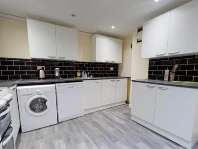 Woodhouse Street, Hyde Park, 6 Bedroom End