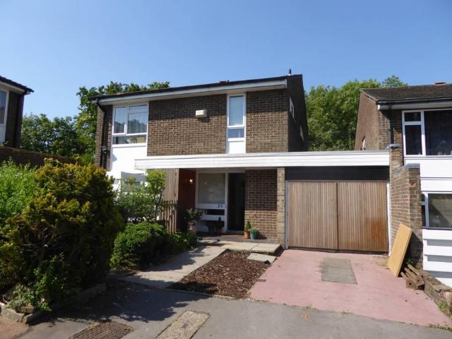 Woodhatch Spinney, Coulsdon, CR5 2SU 4 bed flat to rent £2,500 pcm £577 pw