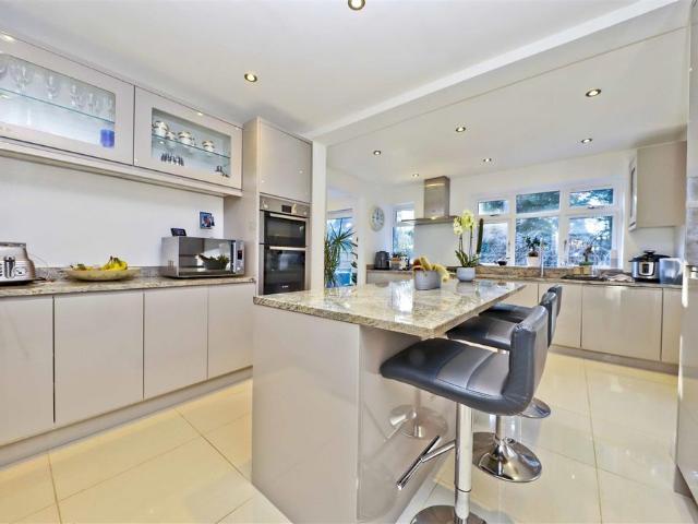 Woodhall Gate, Pinner, HA5
