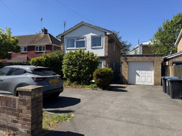 Woodham Lane, New Haw KT15 3 bed detached house to rent £2,100 pcm £485 pw